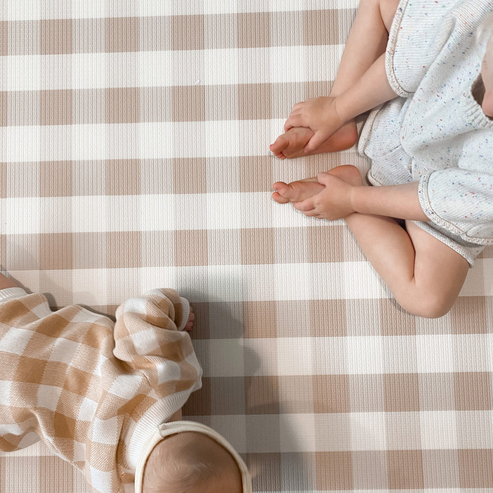 Gingham Play Mat - Latte – Munchkin & Bear